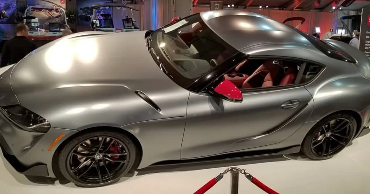 Eerste nieuwe Toyota Supra is voor een astronomisch hoog bedrag geveild