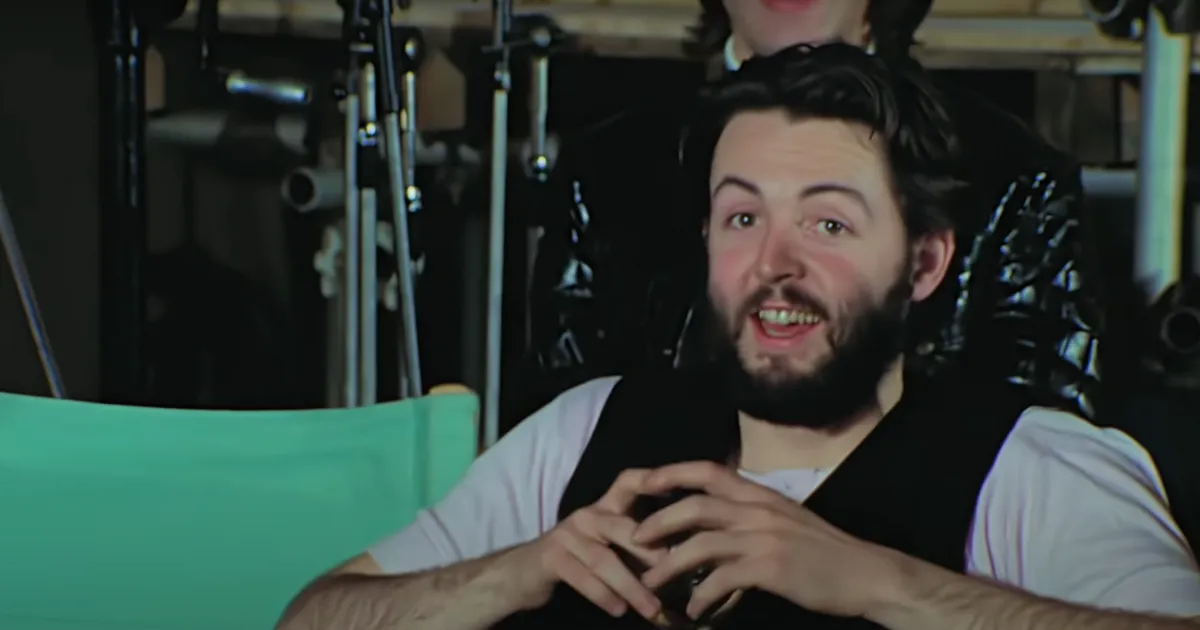 Paul McCartney van The Beatles flikt het jaren later weer om fans onder ...