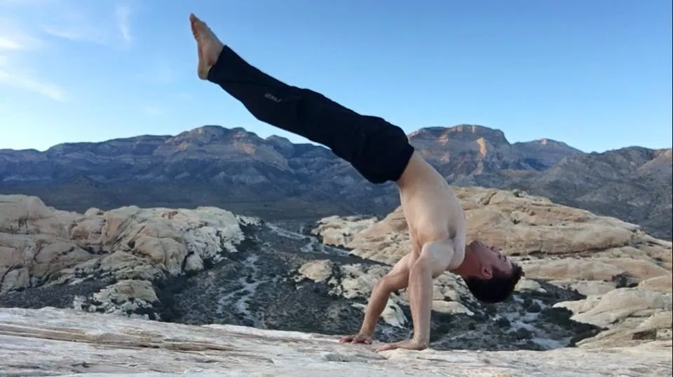 Simonster is levende superman die de meest krankzinnige moves laat zien