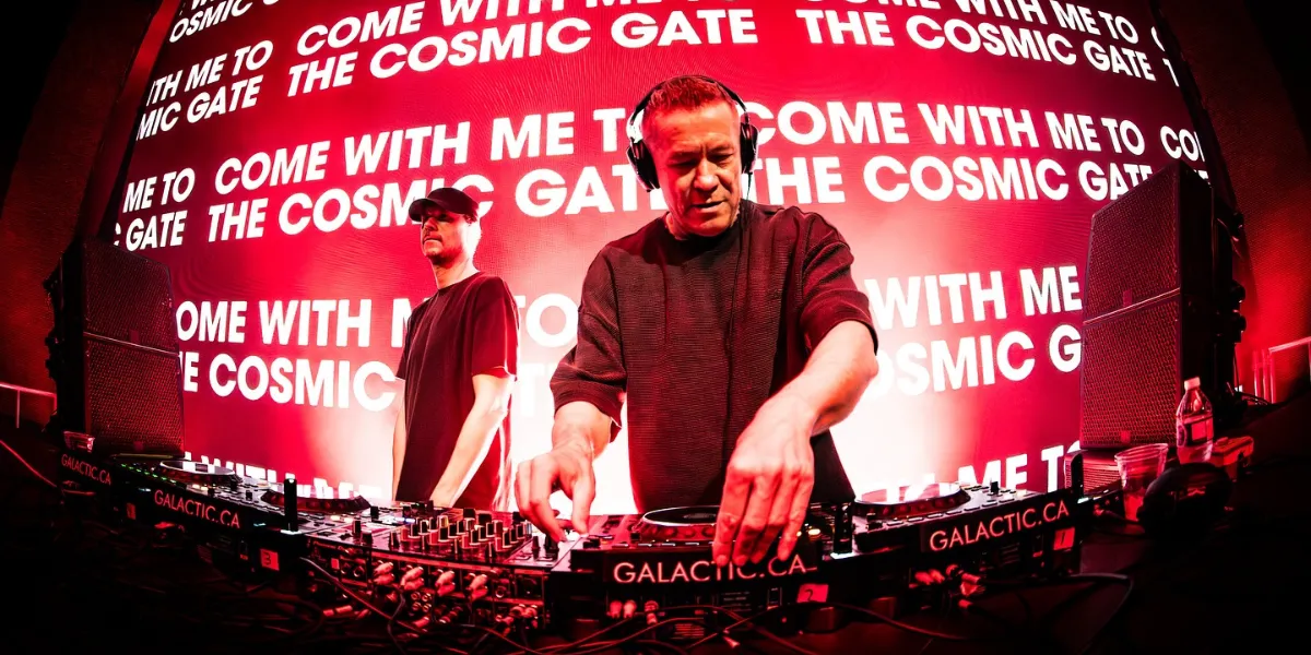 Technosetje #32: Cosmic Gate - Classic Set From New York Rooftop