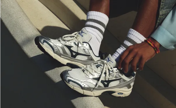 Mizuno dropt met MXR Sport een nieuwe sneaker met shiny retro look