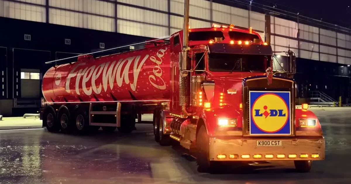 Lidl vs Coca-Cola: De ultieme kersttruck concurrentie is begonnen