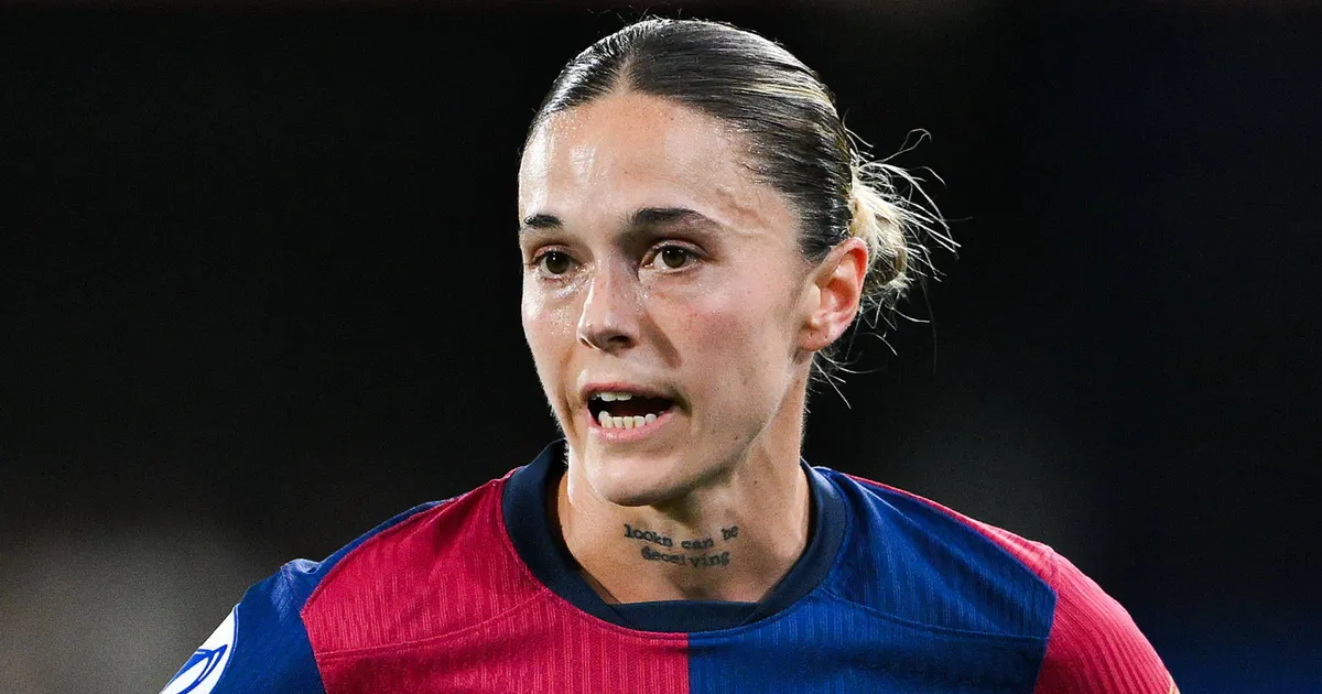 Bizarre actie: Barcelonaspeelster, Mapi León betast tegenstander ...