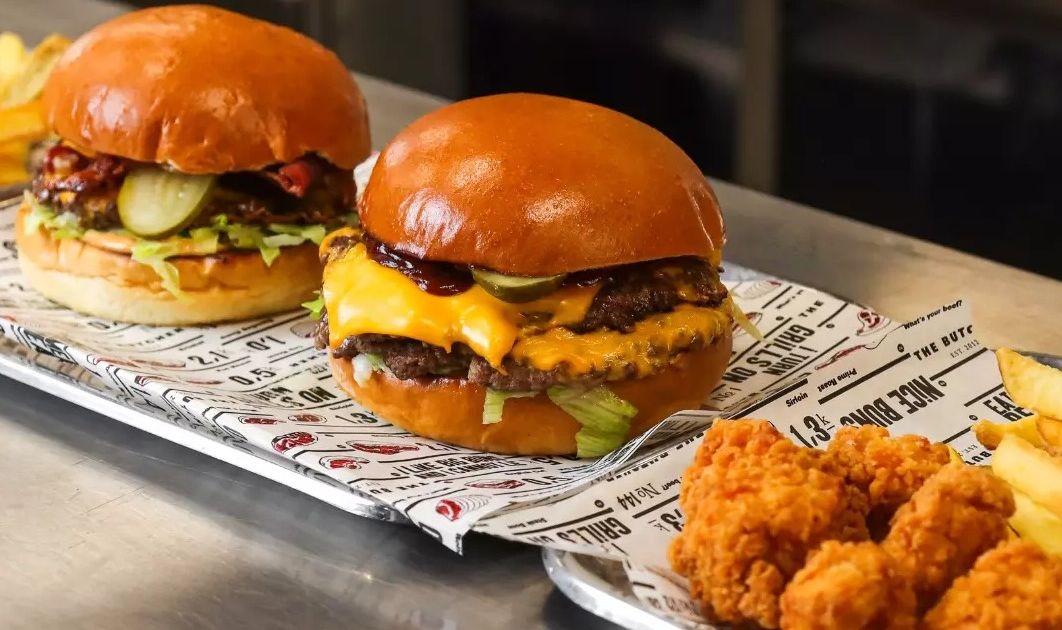 Burgerliefhebbers opgelet: THE BUTCHER opent smashburger zaak