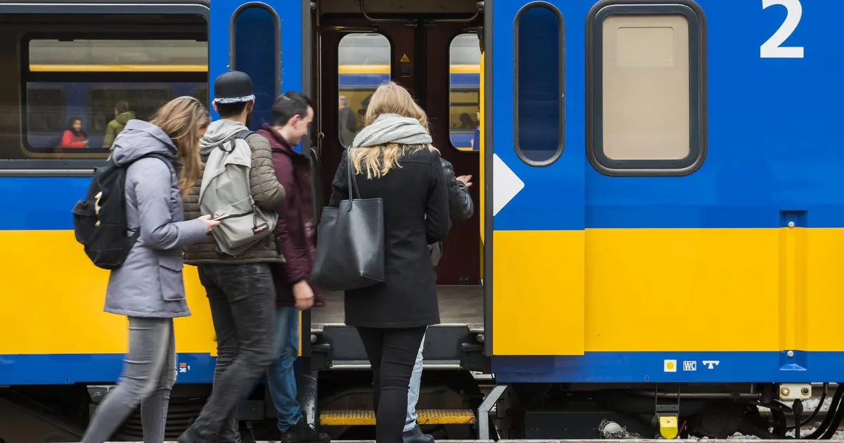 NS trekt plots de stekker uit tienerkaartje en laat jongeren in de kou staan