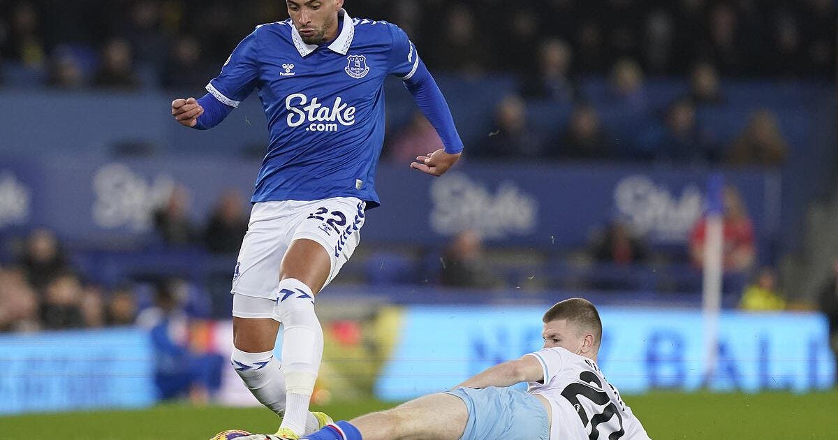 12 ME de plus pour un défenseur d'Everton, l'OL déchaîné