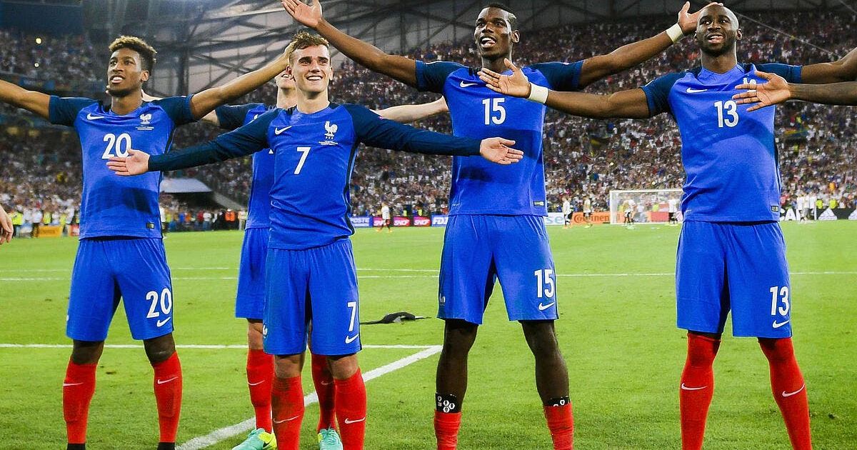 France L Accueil De Clairefontaine En Mode Clapping