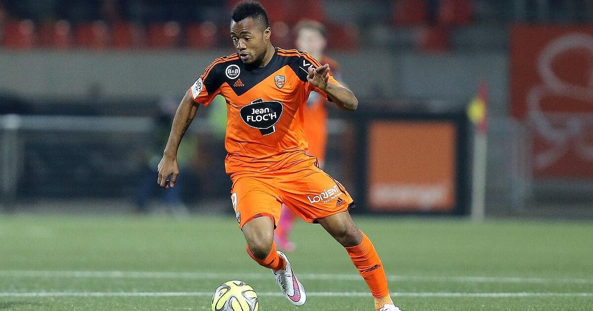 CONFIRMED: Jordan Ayew signs for A. Villa