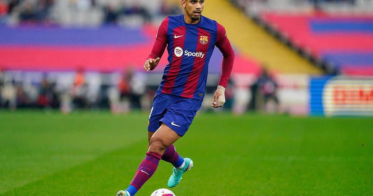 Jugé responsable face au PSG, Araujo veut quitter le Barça