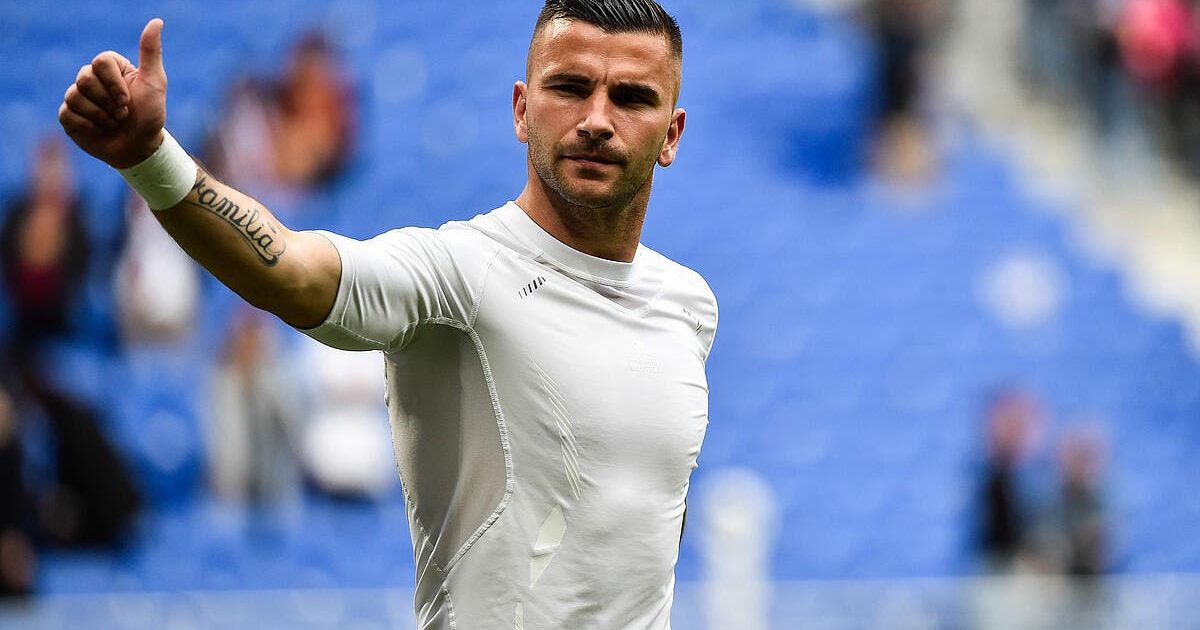 OL : Pierre Ménès valide la sanction alourdie d'Anthony Lopes