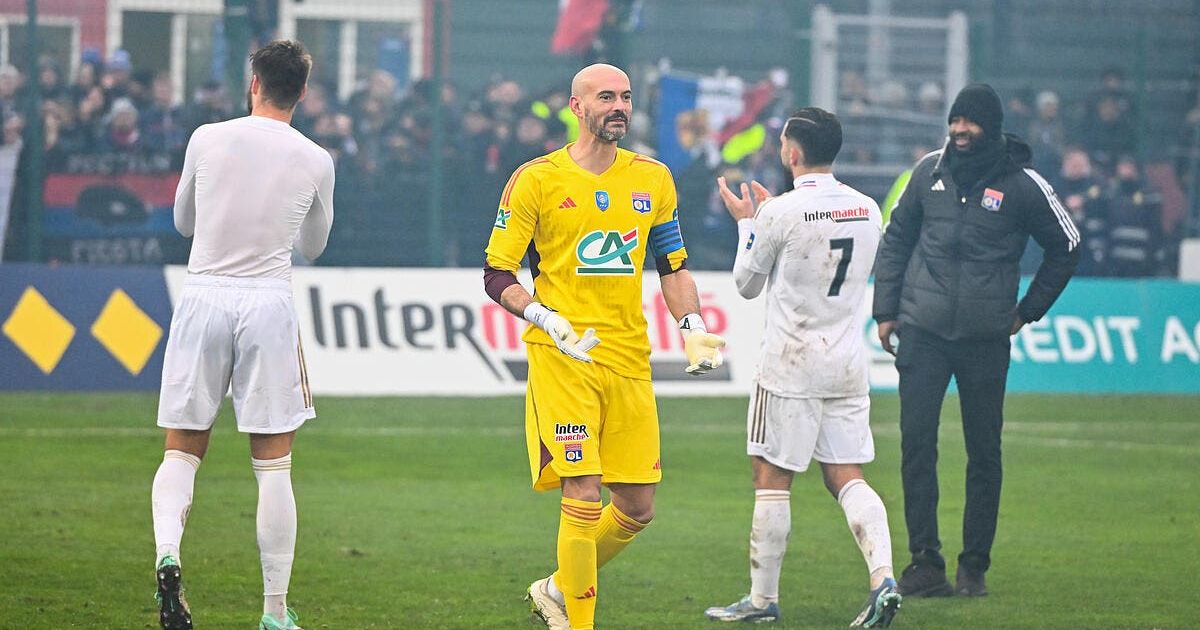 OL : Trahi par Textor, Rémy Riou l’a mauvaise