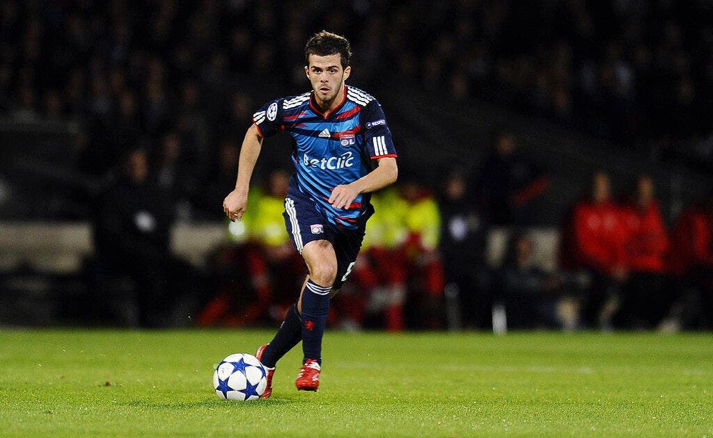 Pjanic est encore un jeune apprenti à l'OL