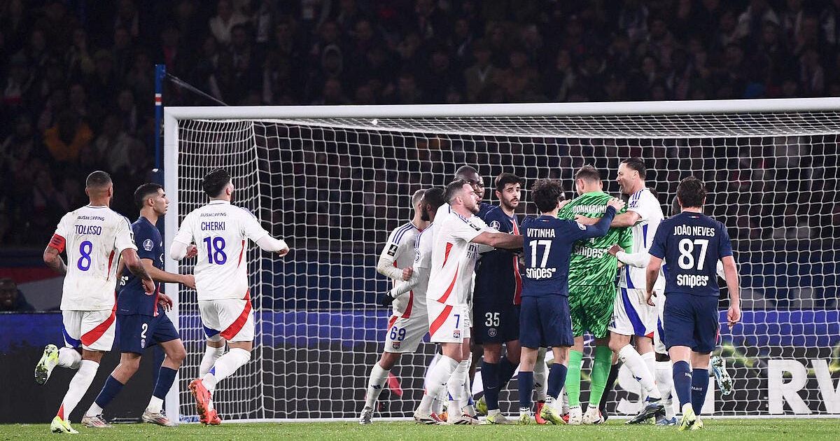 PSG-OL : Jaune pour Mikautadze, penalty oublié… L’arbitrage fait scandale