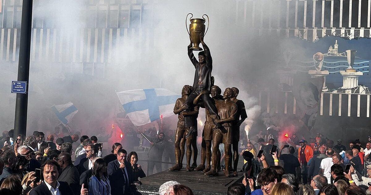 L'OM dévoile la statue de Bernard Tapie