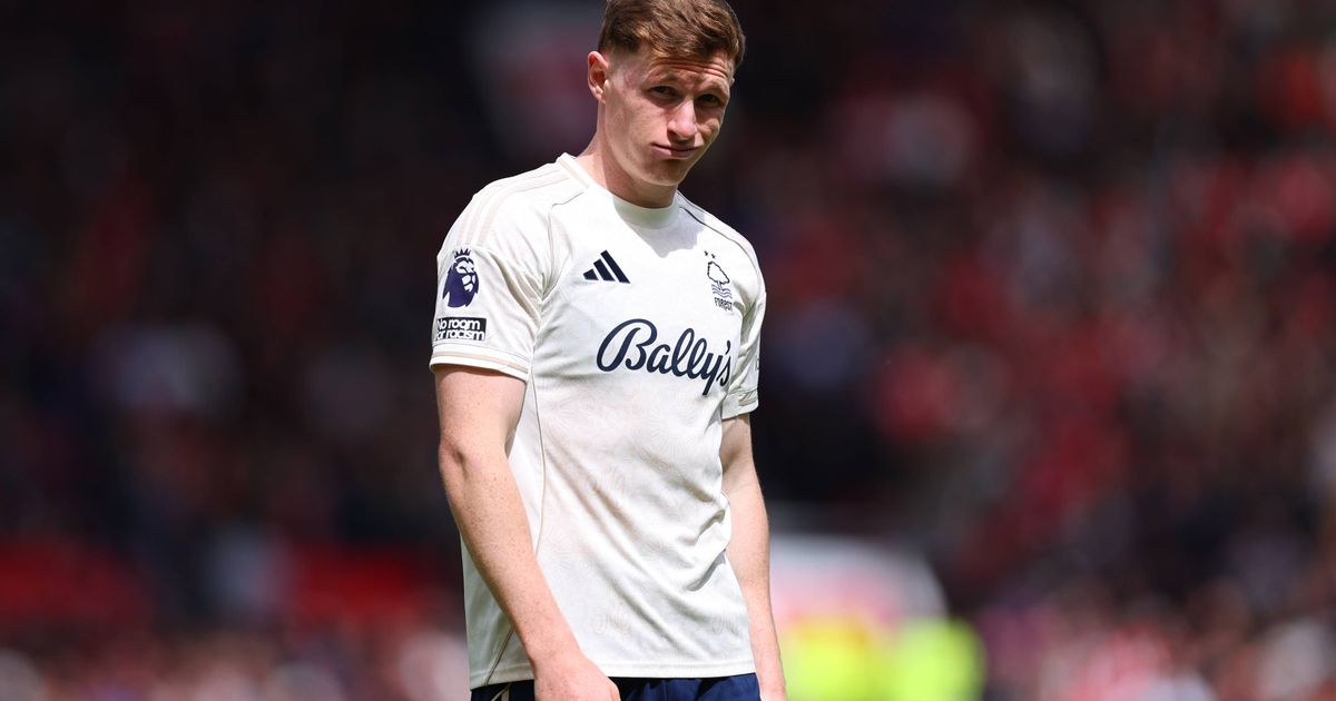 “I see too many crabs in central midfield”: Neville says Elliot ...