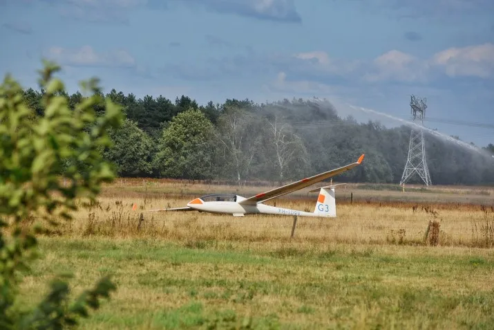 Zweefvliegtuigen maken noodlanding na wegvallen thermiek