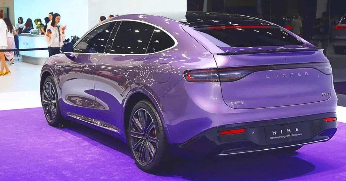 Huawei Unveils the New Luxeed R7 Electric Vehicle Models