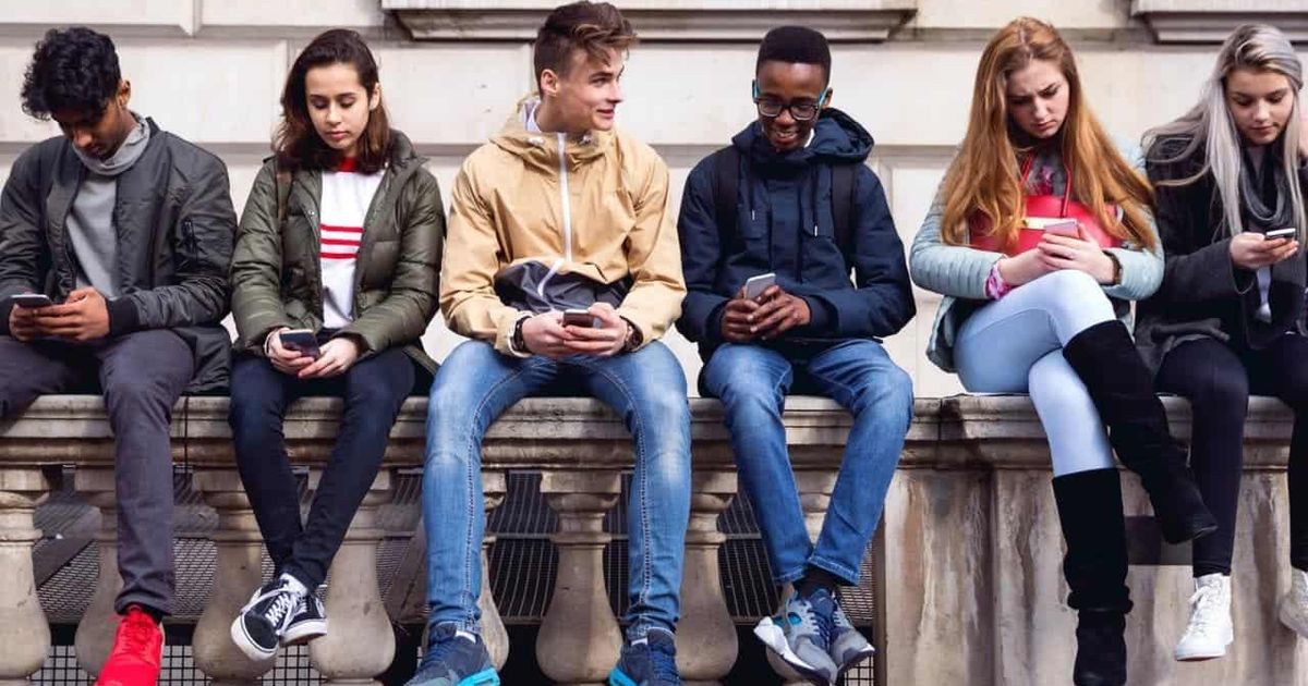 Best Smartphones For Students: Choose iPhone 13, If Can Afford