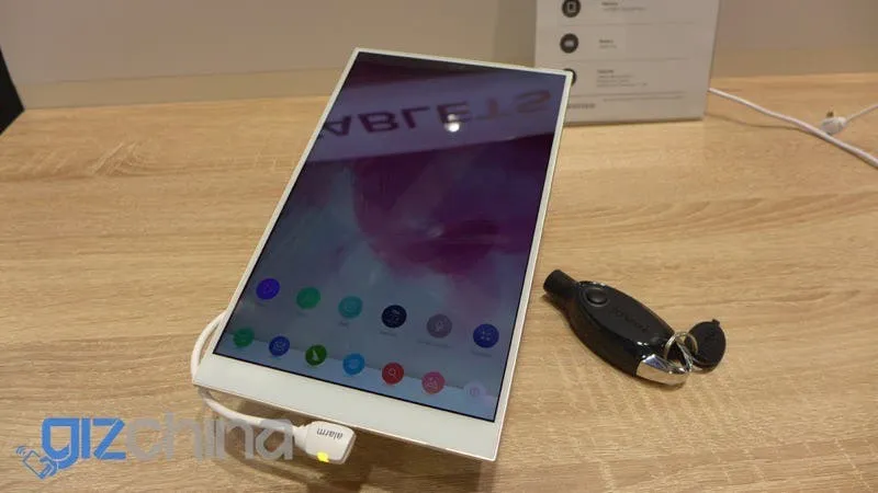 Hisense Magic Mirror tablet gets Retina display and narrow bezels