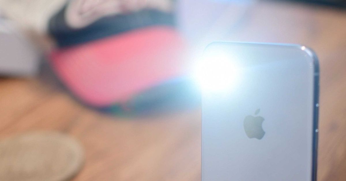 Apple patented an external flash for the iPhone
