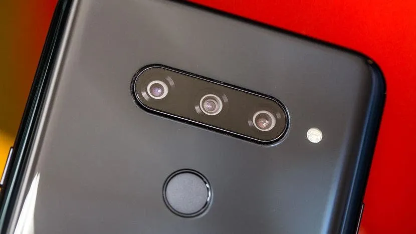 LG announces LG V40 ThinQ with a triple-lens camera, dual selfie cam ...