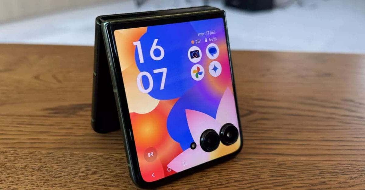 Motorola razr 50 with a tablet size OLED foldable screen released in India