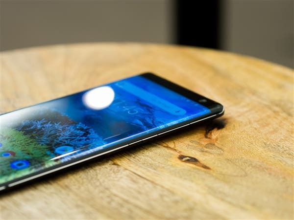 Nokia 8 Sirocco With 2K pOLED Screen Announced at MWC 2018
