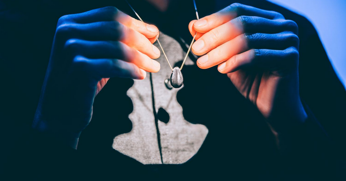 Apple AI Devices Leak: Smart Glasses, Siri Pendant, and Camera AirPods