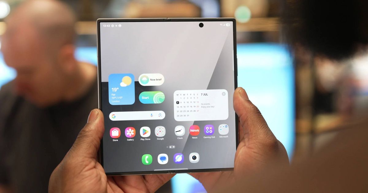 Samsung Galaxy Z Fold 8 Wide rumors suggest an almost crease-free ...