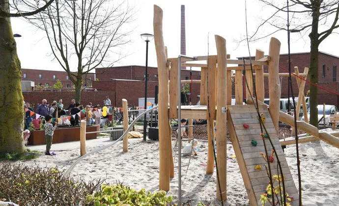 Opening nieuwe speeltuin Kerkstraat