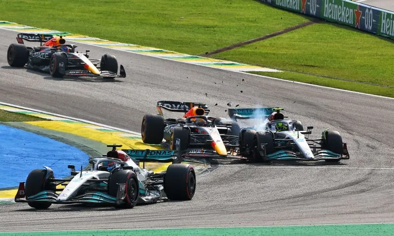 Brundle judges: 'Verstappen has a different set of limits with Hamilton'
