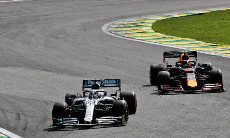 Hamilton defends Mercedes pit-stop at end of Brazilian GP