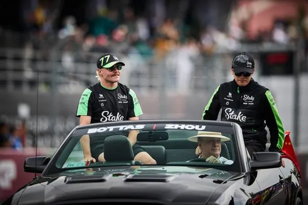 Bottas en Zhou reageren op vertrek bij Sauber: 'Voor niemand makkelijk'