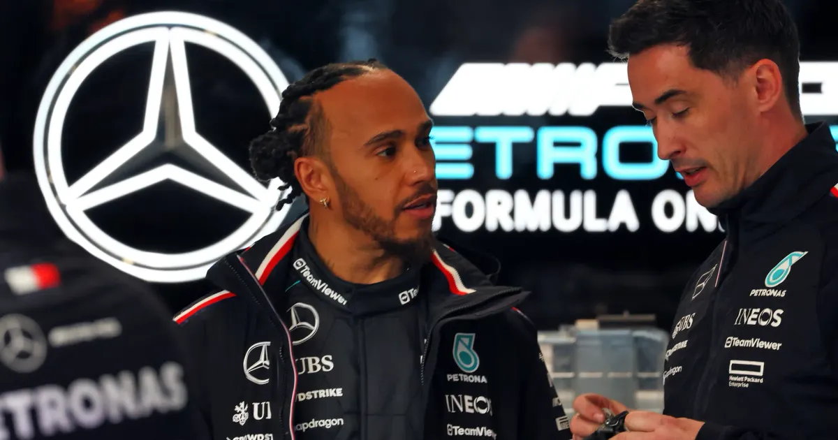 Hamilton domina il venerdì con la P1 nelle FP2, Verstappen 17°