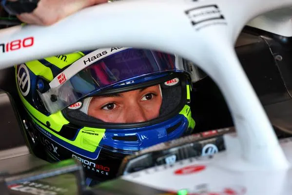 Bearman once again causes red flag in FP3