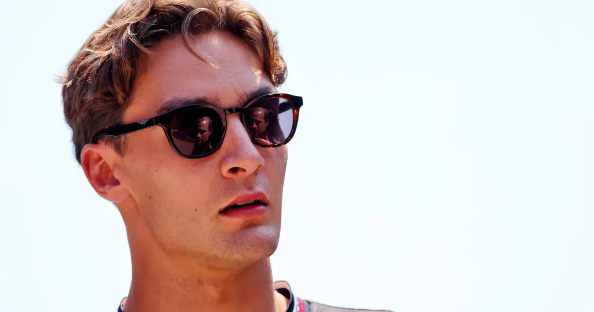 Russell curses after Tsunoda's movement: 'He's not looking in his mirrors!'