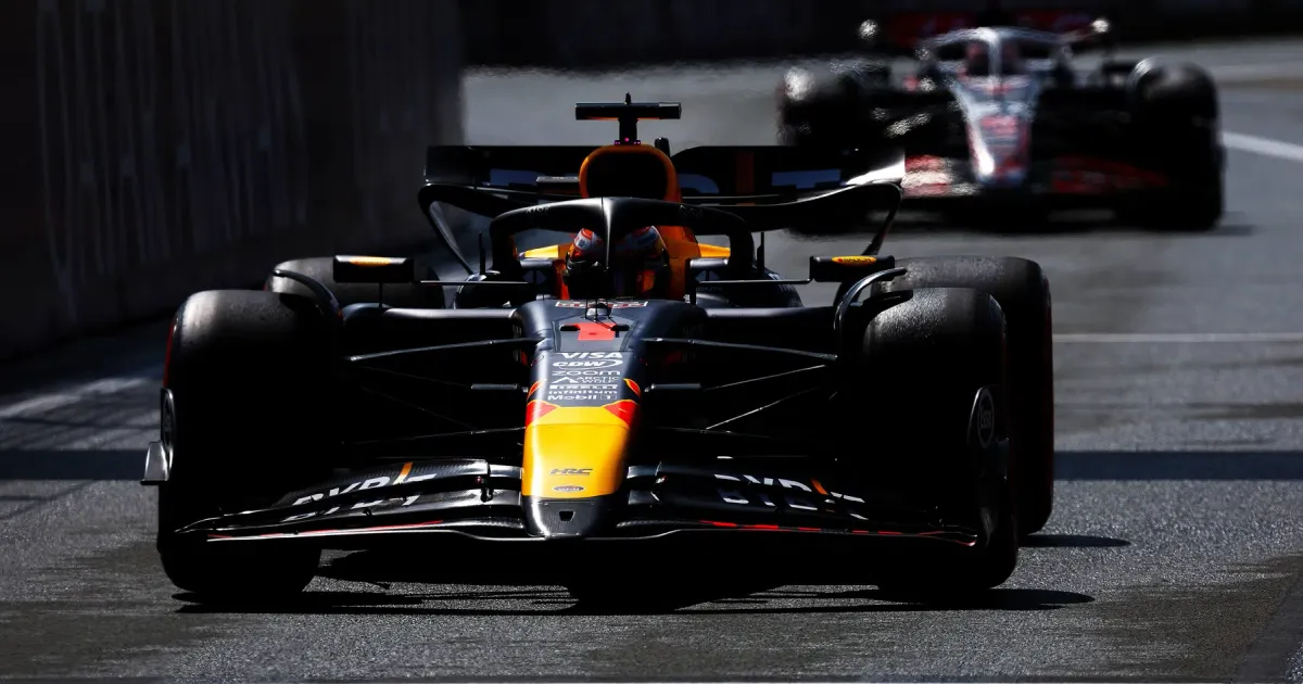 Russell snelste tijdens VT2, Verstappen achter McLaren en Mercedes