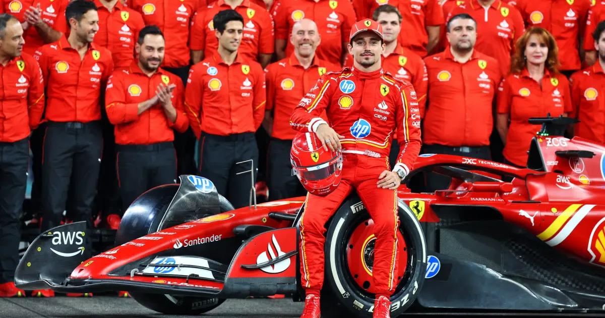 Charles Leclerc präsentiert den Helm 2025 und ehrt seine verstorbenen ...