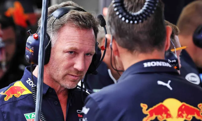 Horner reageert op Mercedes en Ferrari: 'Absoluut onacceptabel'