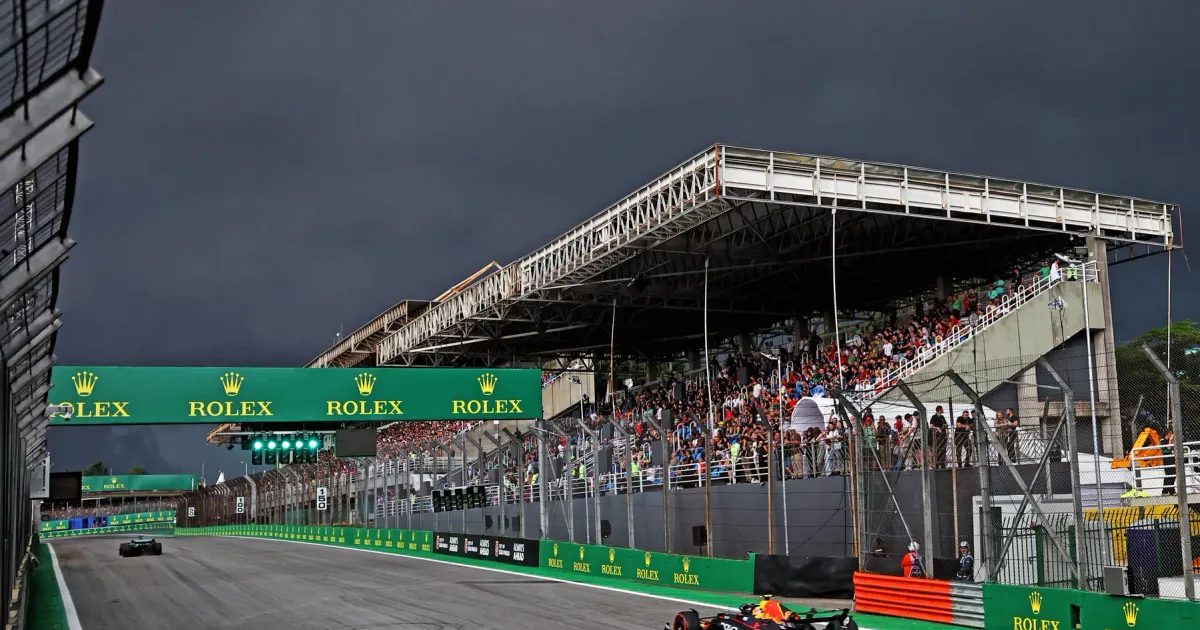 Chaos in Brazil: Pit lane evacuated