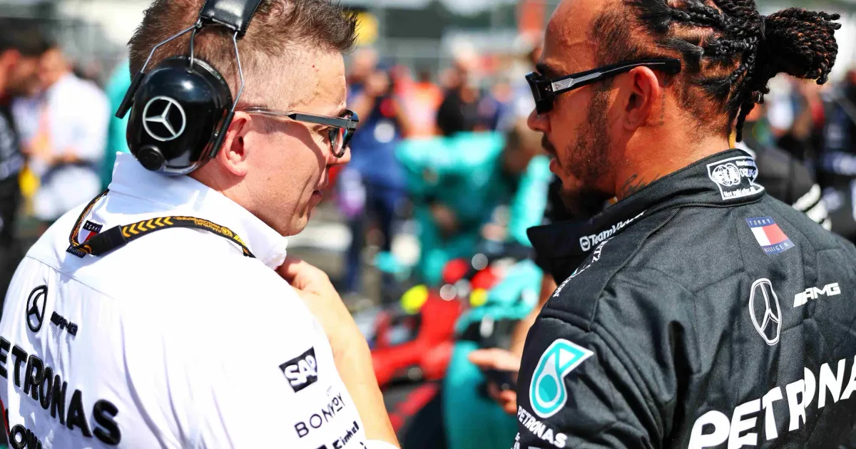 Mercedes volgt 'Red Bull-route': nieuw contract én promotie voor 'Bono'