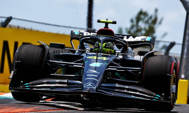 Hamilton lets Russell pass anyway: 'Am obviously a team player'