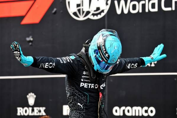 Russell amuses fans with intro pose to celebrate