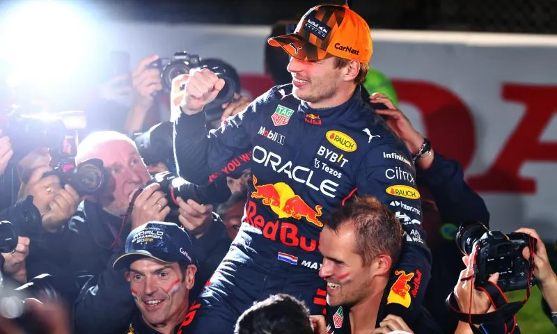 What does Red Bull need to do to win the constructors' title in America?