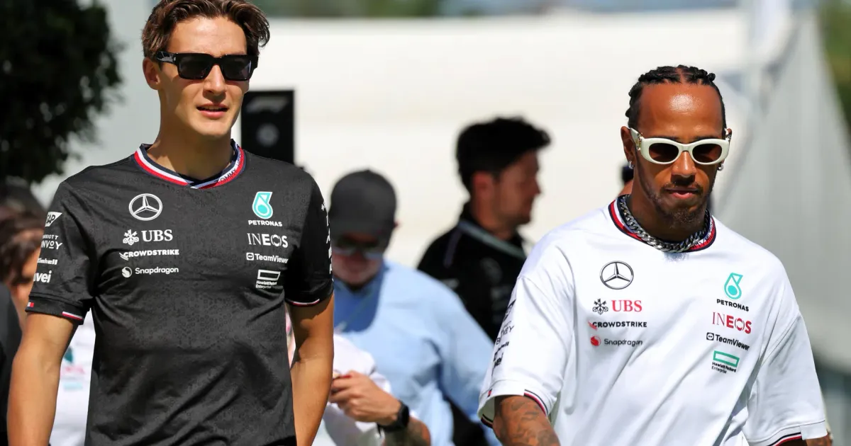 Russell en Hamilton lijnrecht tegen over elkaar: 'What the f*ck'