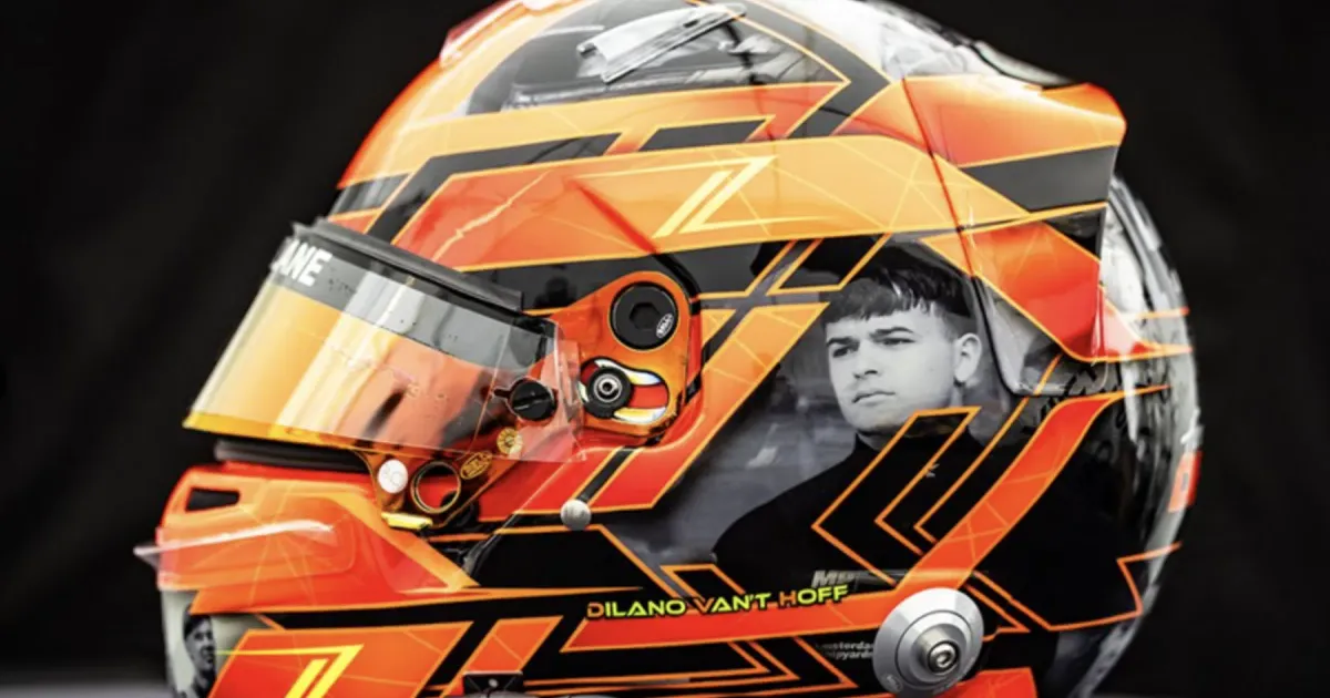 Teammate Van 't Hoff honours him with special helmet design