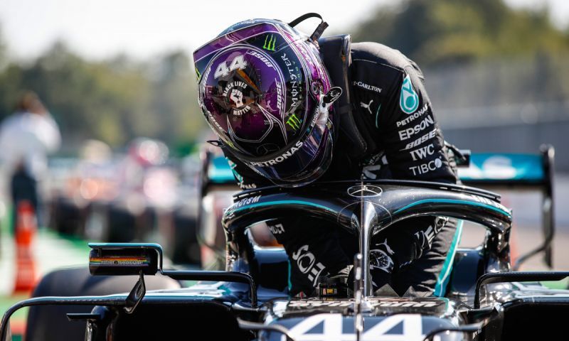 Penalty for Hamilton after pit stop during chaotic Safety Car