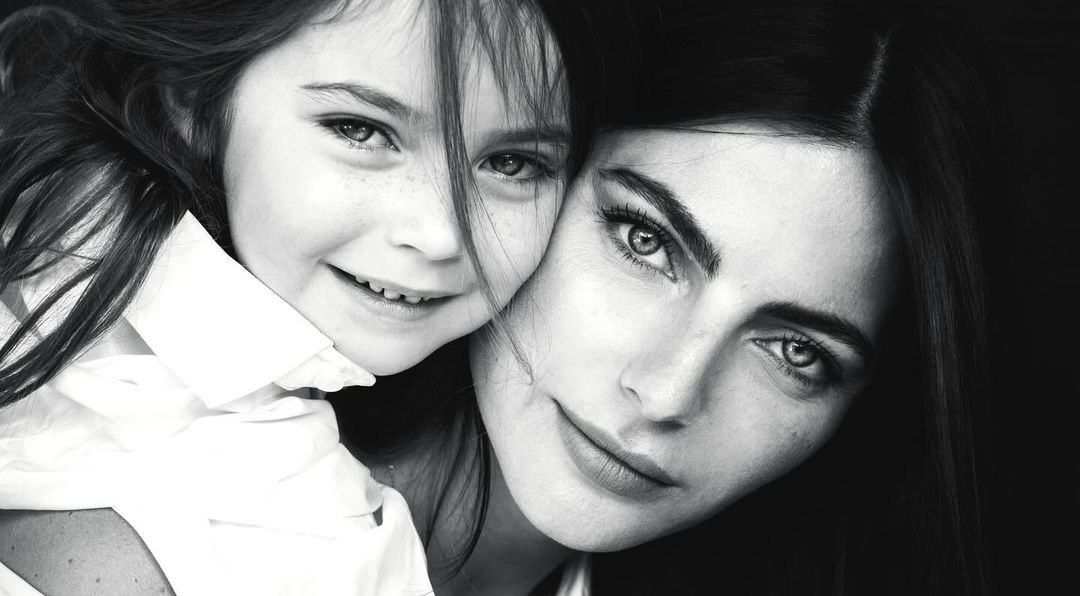 Kelly Piquet shares touching photo shoot with daughter Penelope