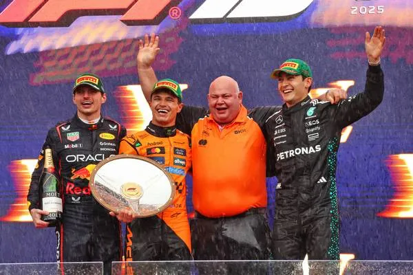 Supreme Norris wins a chaotic Australian Grand Prix, Verstappen P2