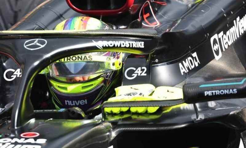 Does Lewis Hamilton own a private jet?